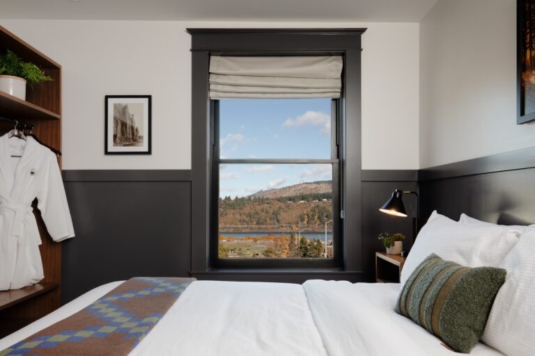 Hood River Hotel Rooms & Suites | Lightwell Hotel