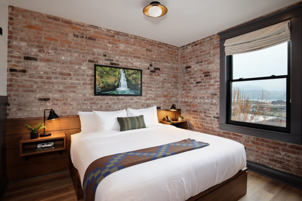 Hood River Hotel Rooms & Suites | Lightwell Hotel