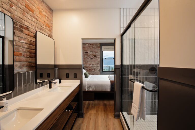 Hood River Hotel Rooms & Suites | Lightwell Hotel