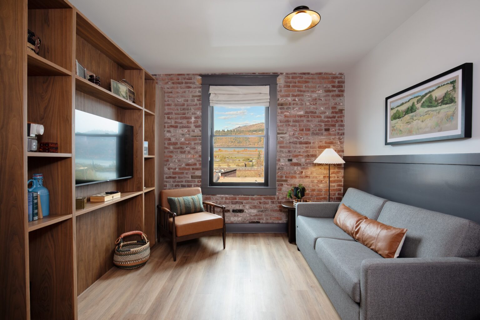 Hood River Hotel Rooms & Suites | Lightwell Hotel