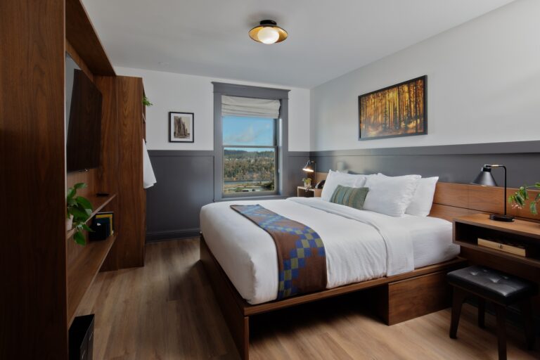 Hood River Hotel Rooms & Suites | Lightwell Hotel