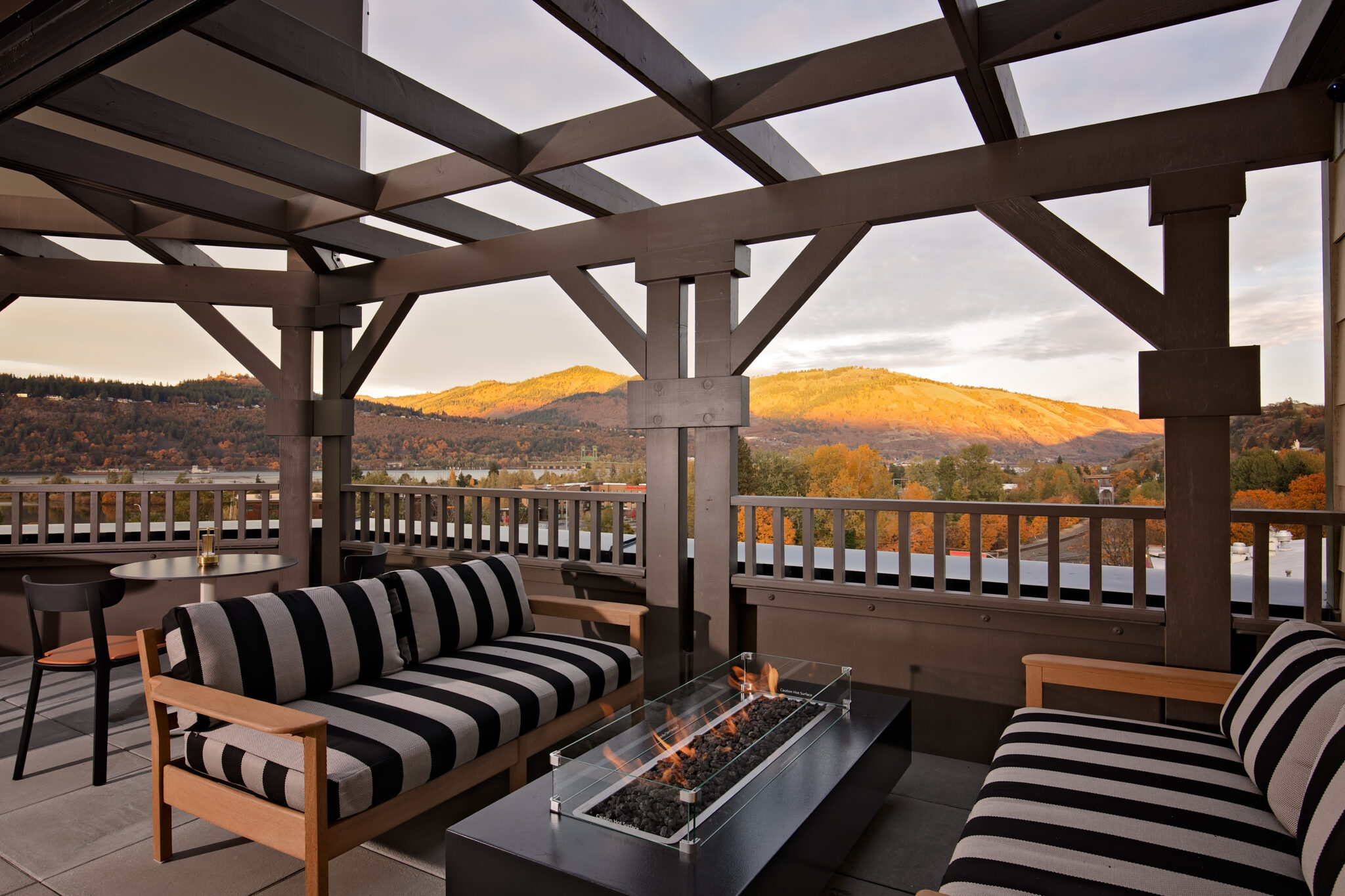 Dining at Lightwell Hotel | Eat & Drink in Hood River