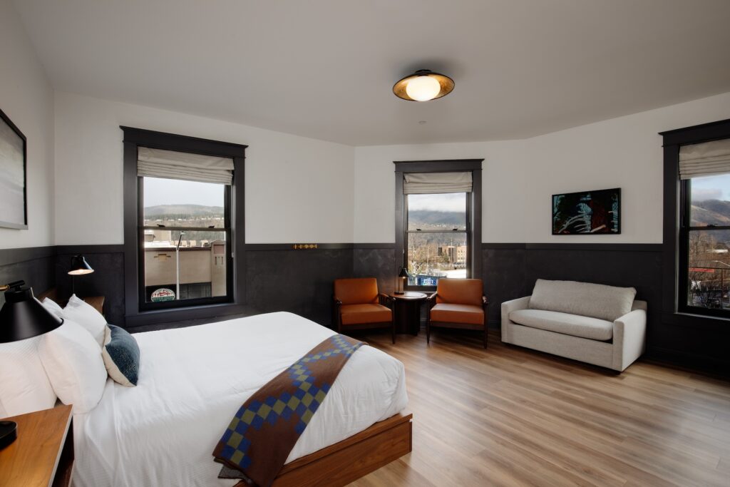 Hood River Hotel Rooms & Suites | Lightwell Hotel